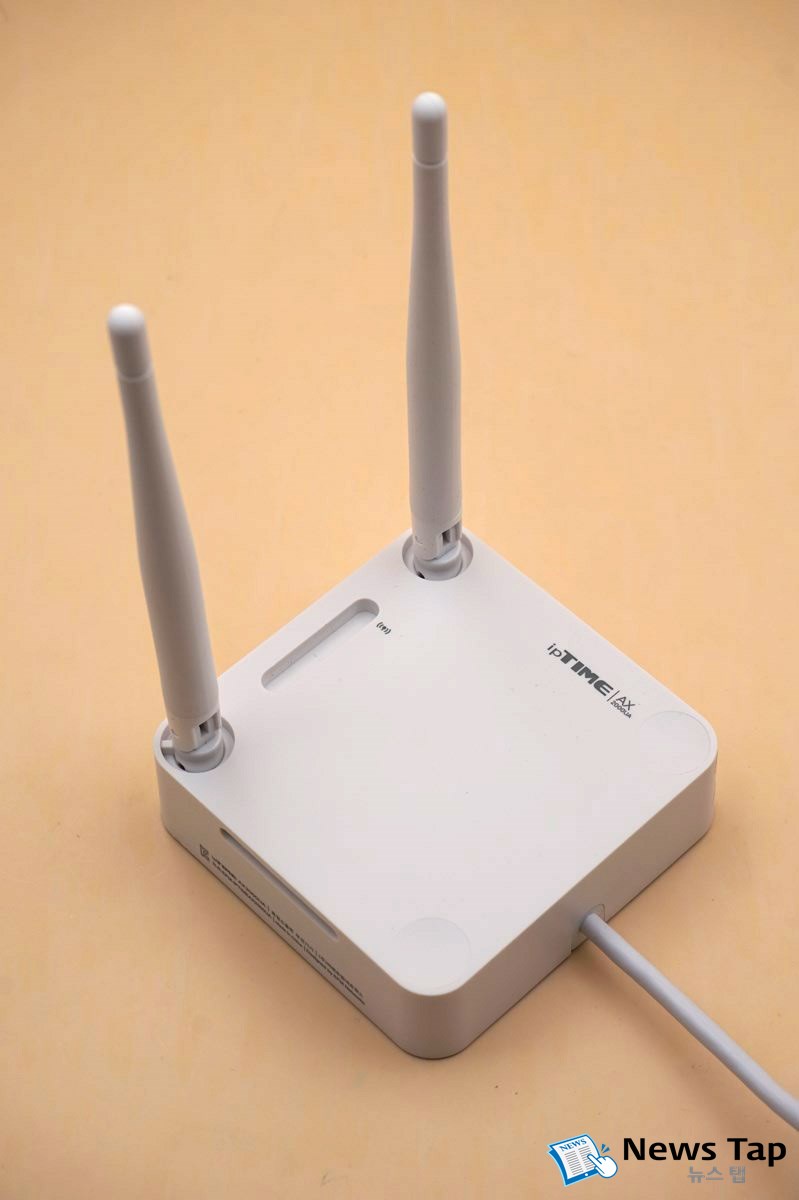 AX1800급 속도내는 USB 무선랜카드 ‘ipTIME AX2000UA’