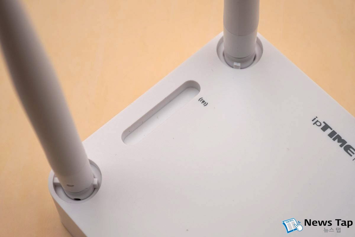 AX1800급 속도내는 USB 무선랜카드 ‘ipTIME AX2000UA’